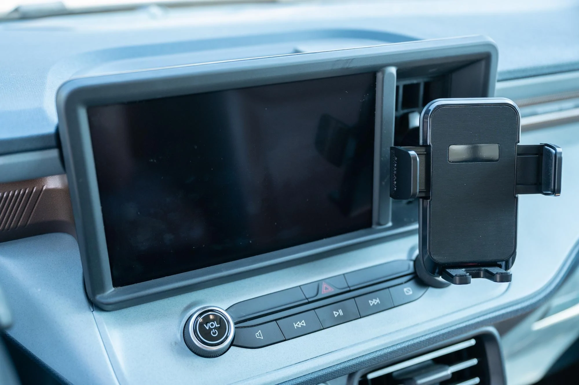 Maverick Cubby Locking Phone Mount Grid | MaverickTruckClub - 2022 ...
