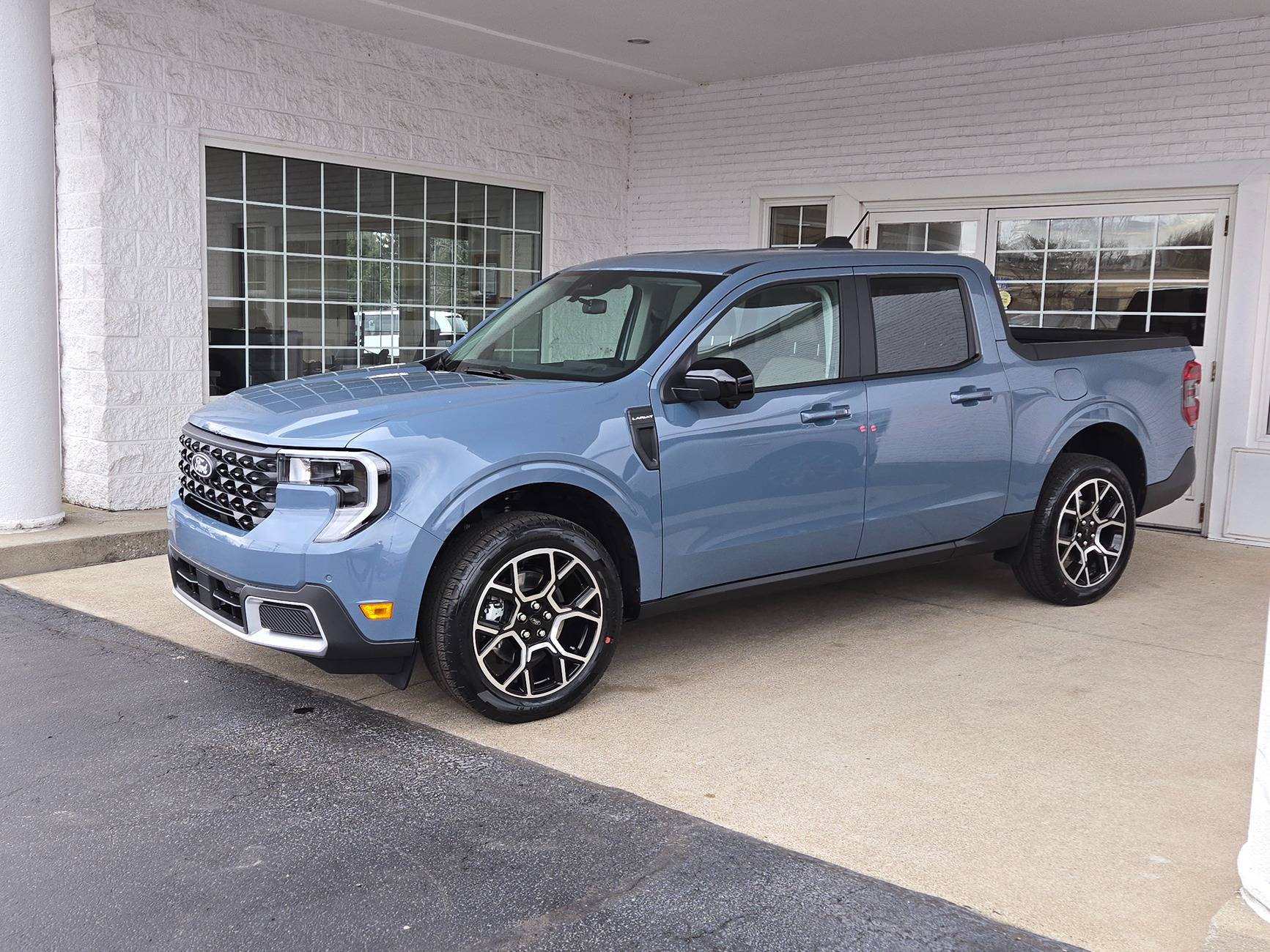 Before and after photos of 2025 AWD Hybrid Lariat | MaverickTruckClub ...