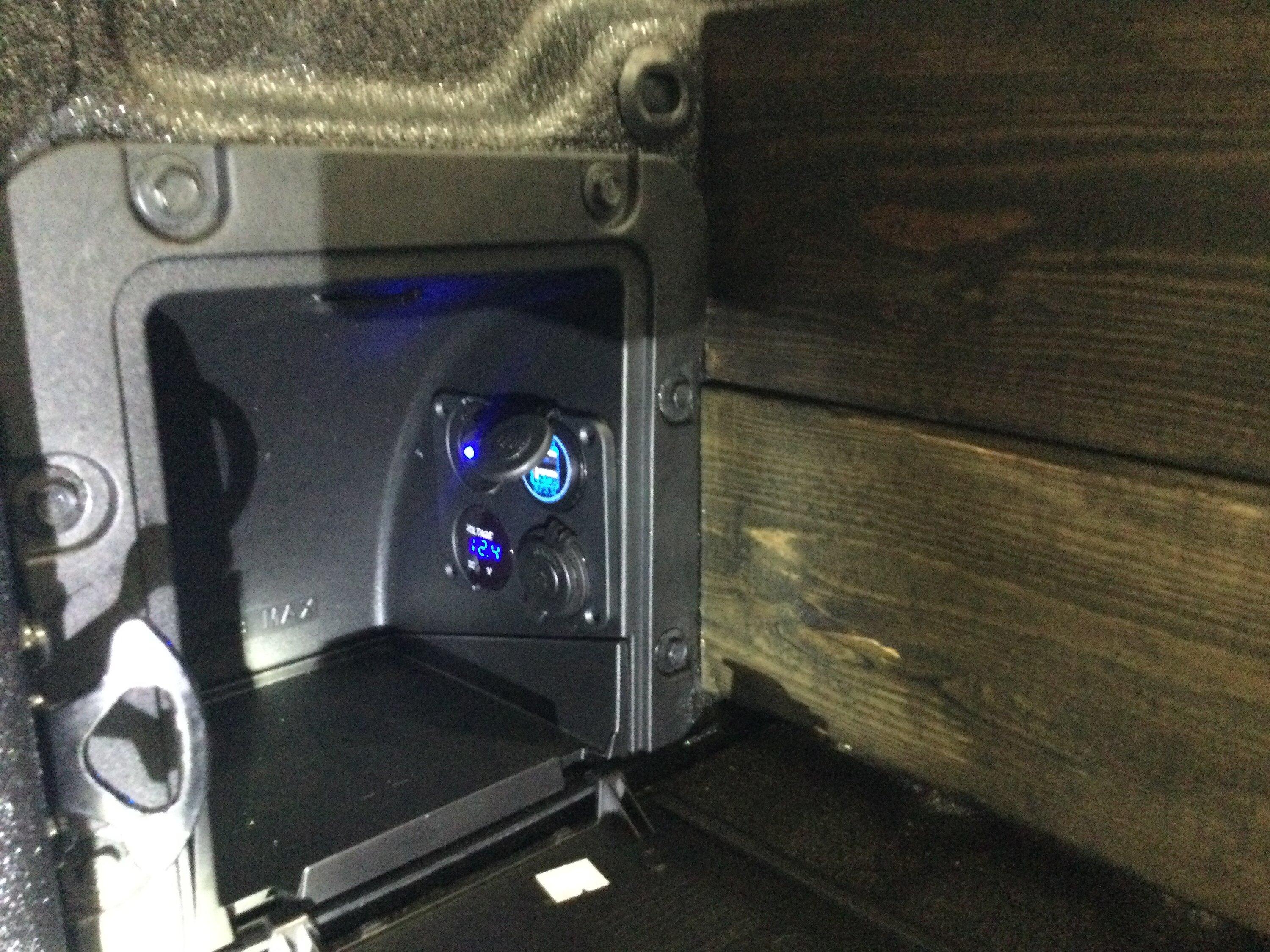 Flex Bed powered up w/ Charger Socket Panel | MaverickTruckClub - 2022 ...