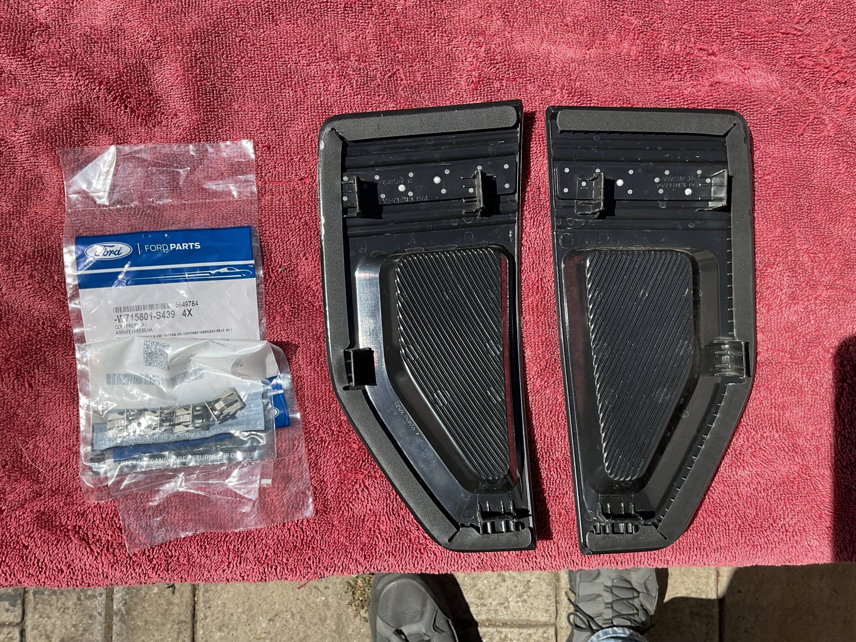 California - Ford Maverick BAP Lariat Fender Emblems Badges ...