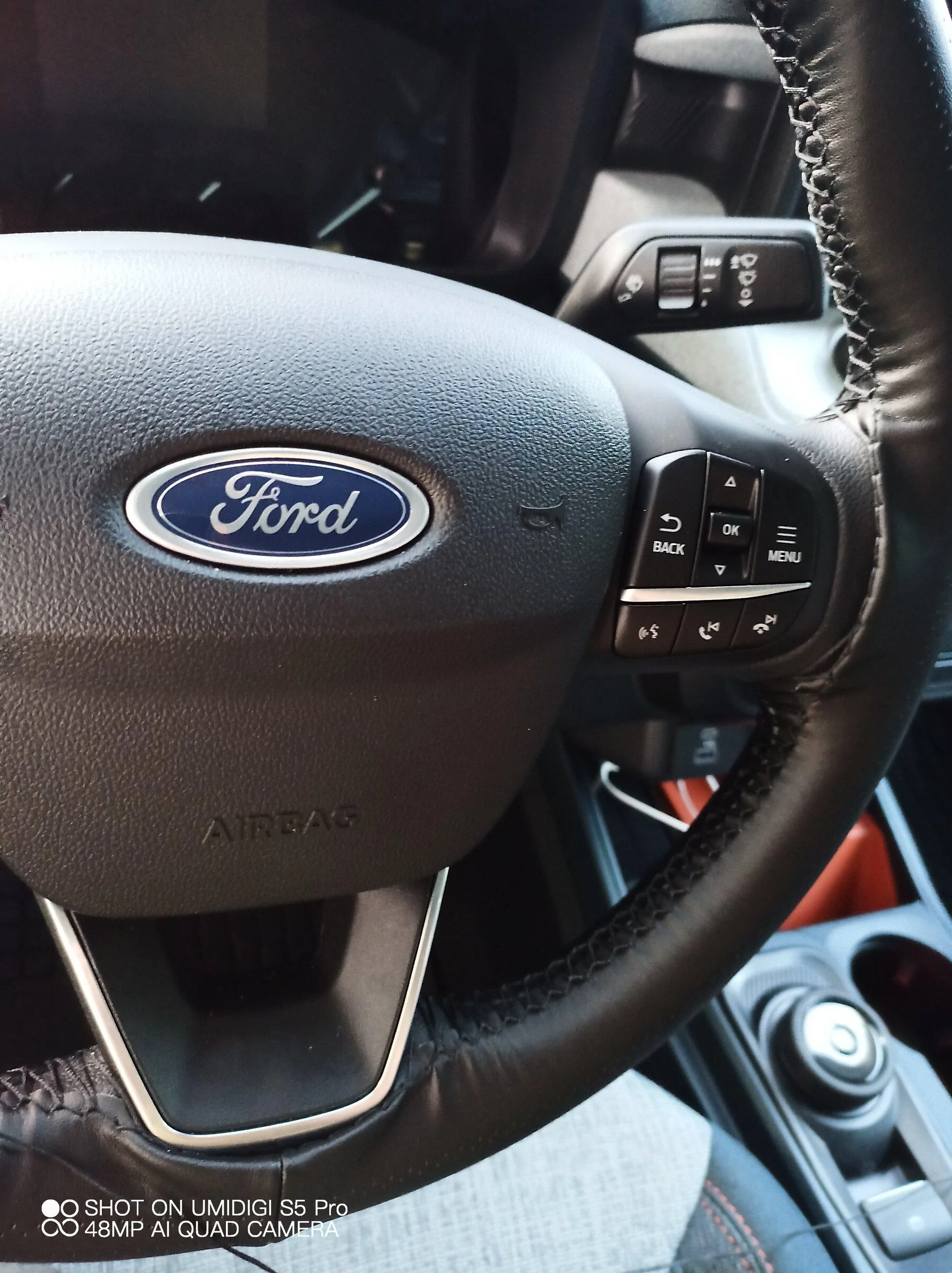 Comparing non-lux XLT steering wheel to XL steering wheel ...