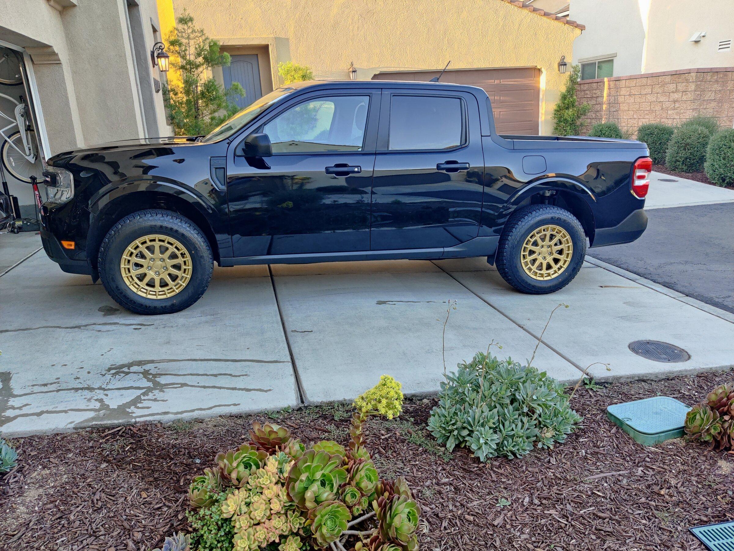 Maverick on 17" Black Rhino Boxer + Milestar Patagonia A/T R 245/70R17 ...