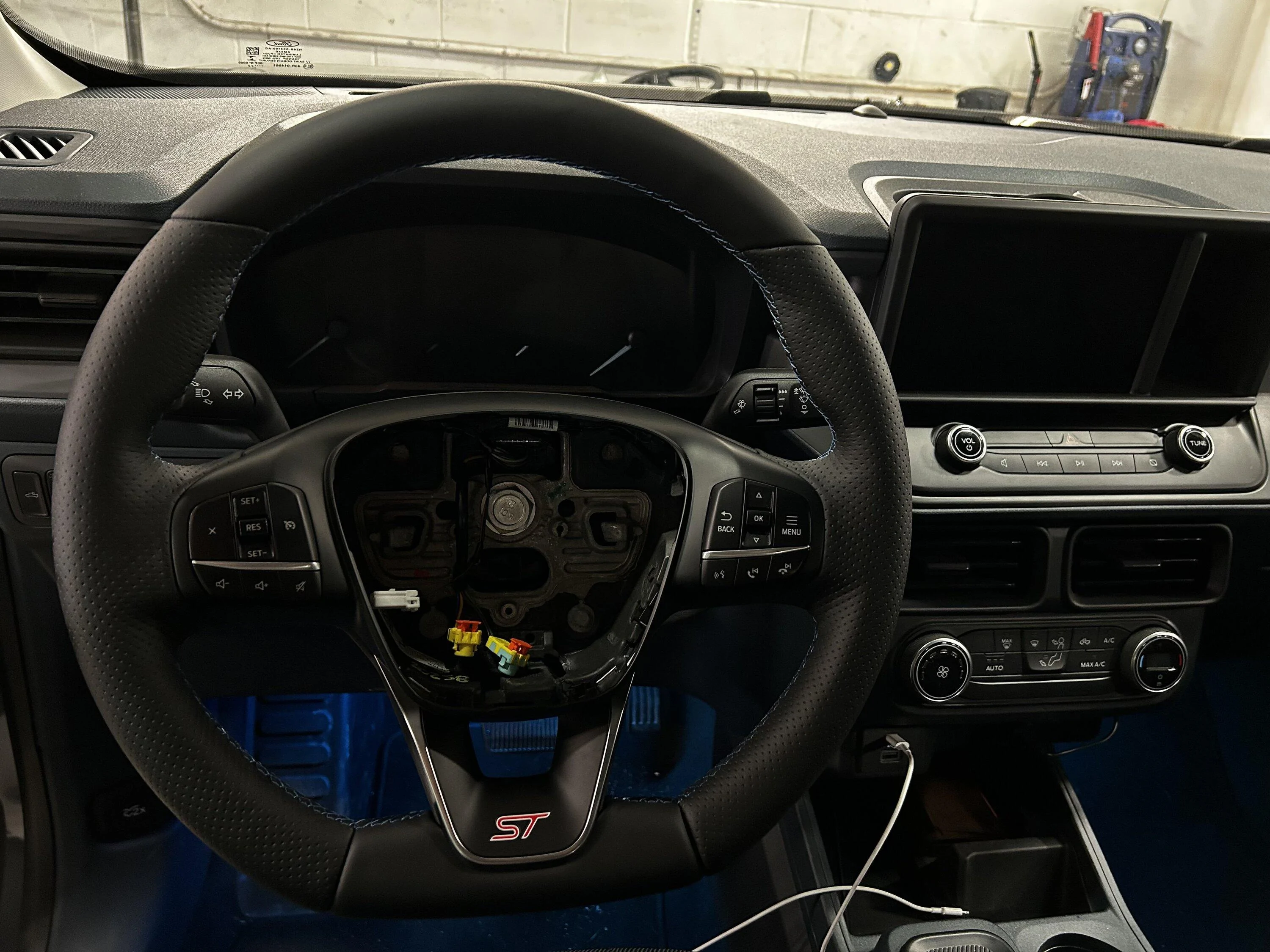 DIY installation instructions for Mk8 Fiesta ST steering wheel in ...