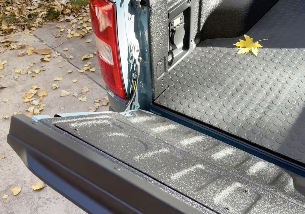 Tailgate Assist hydraulic struts & custom bed mat on 2022 Maverick ...
