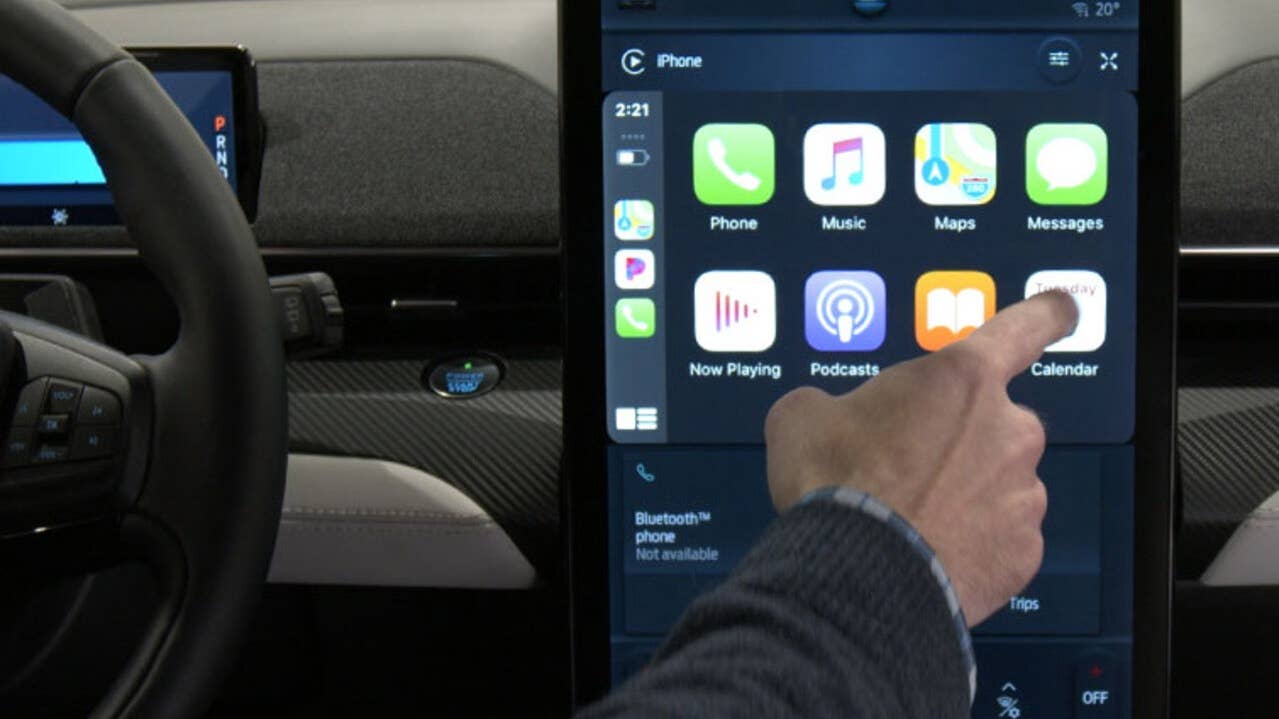 Ford will keep Apple CarPlay and Android Auto in its vehicles ...