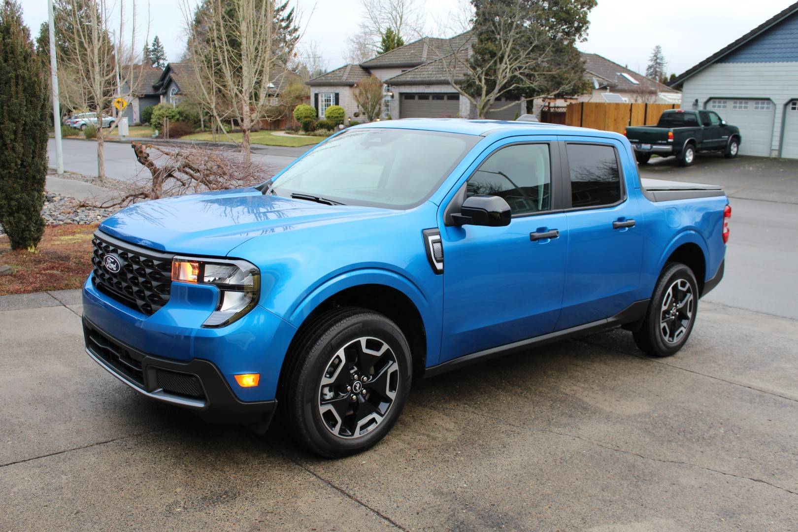 2025 Maverick XLT Velocity Blue w/ Bronco Outer Banks 18" wheels ...